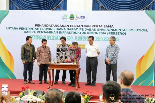 Luhut Minta Proyek Pembangkit Listrik Sampah Bandung Dipercepat Luhut Minta Proyek Pembangkit Listrik Sampah Bandung Dipercepat